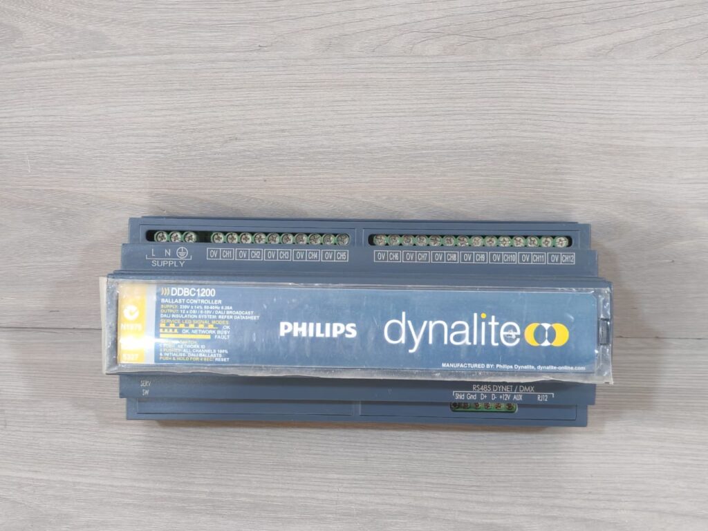 PHILIPS DYNALITE DDRC820FR-CS-BT RELAY CONTROLLER - WITH FILTHY BOX ...
