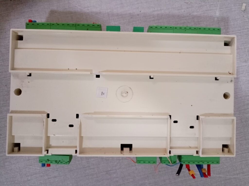 USED Johnson Controls LP-FX15D10-000C Version A FX15 Controller Damage ...
