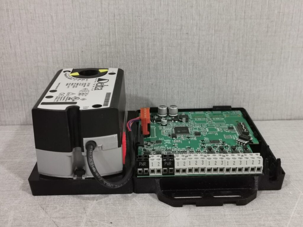 USED DELTA CONTROLS EZV-440-AMP ENTELIZONE PROGRAMMABLE VAV CONTROLLER ...
