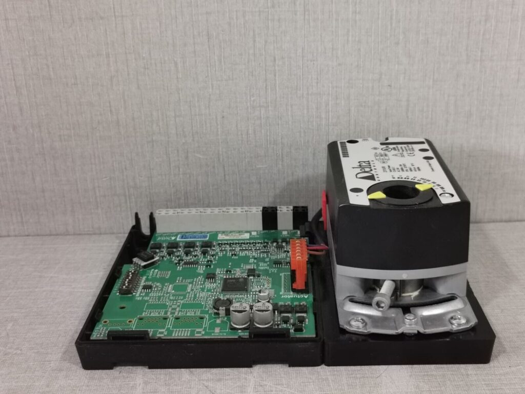 USED DELTA CONTROLS EZV-440-AMP ENTELIZONE PROGRAMMABLE VAV CONTROLLER ...